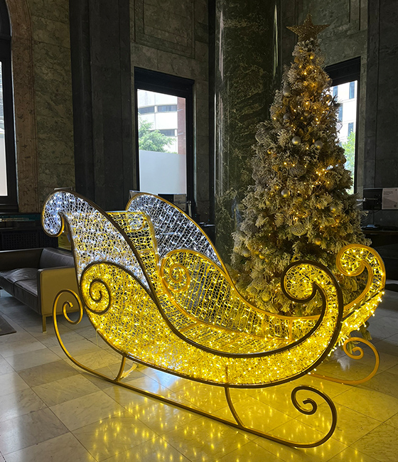 2.5m Gold and Silver Sleigh - The Christmas Tree Company